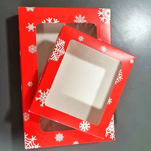 Новогодишни кутии со прозорче